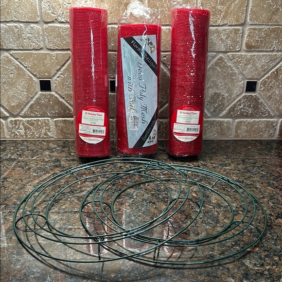 Holiday Time | Holiday | Nwt Red Deco Mesh With Green Wire Wreath ...